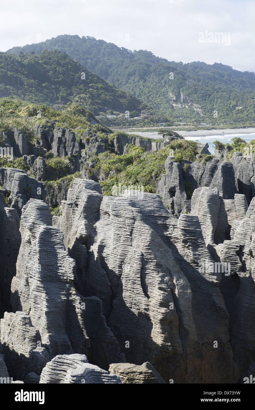 Layers of weathered limestone hi-res stock photography and images - Alamy