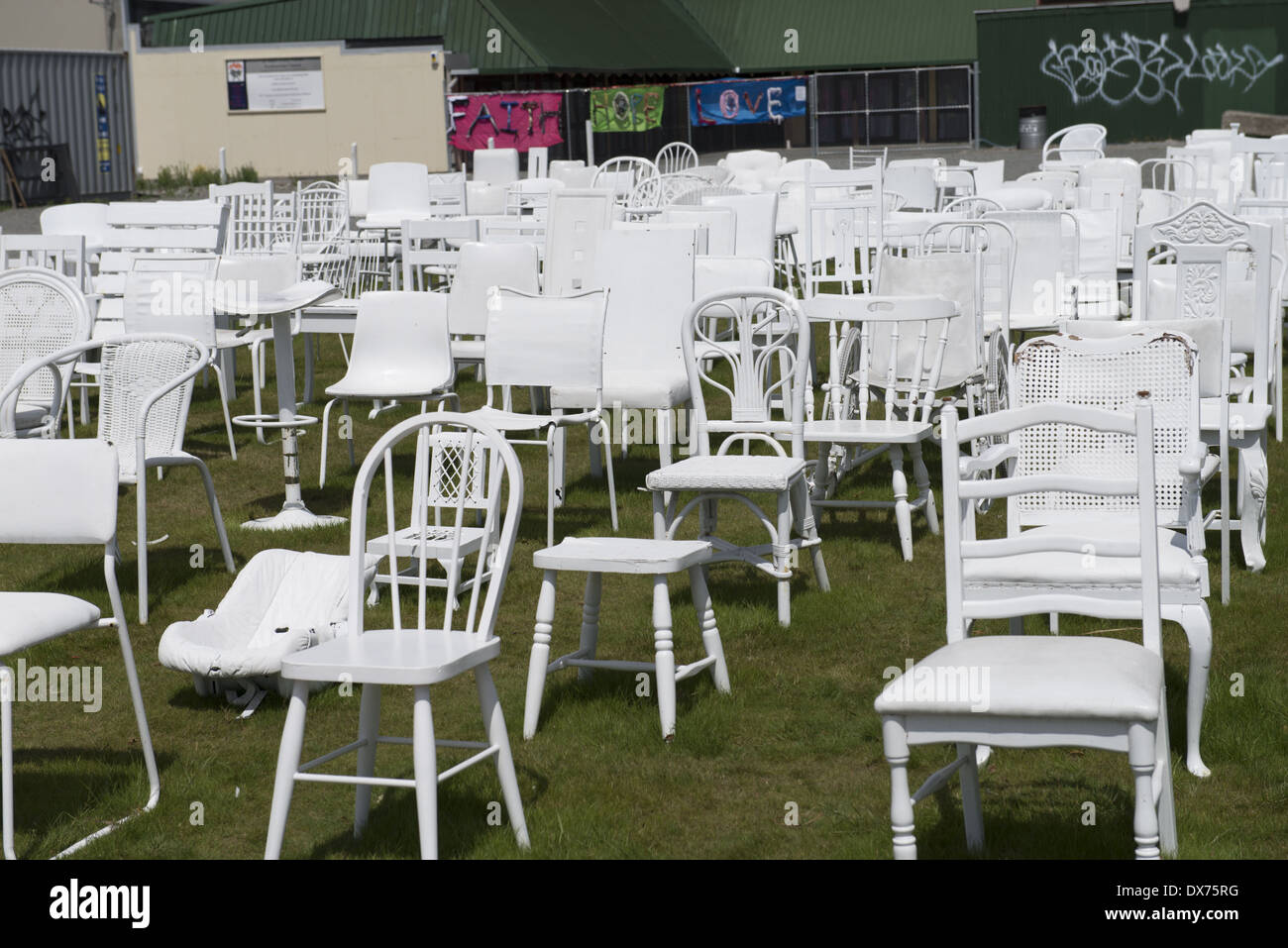 185 empty chairs hi-res stock photography and images - Alamy