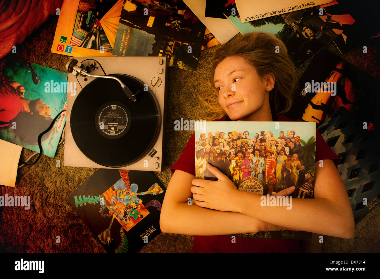 Pretty teenage girl in her bedroom enjoying her record collection Stock ...