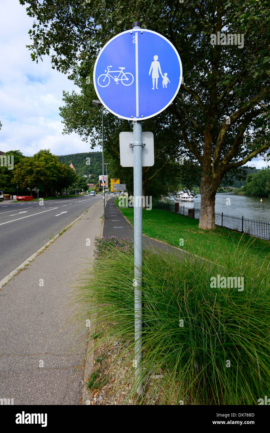 Pedestrian Walk Sign Germany Stock Photos & Pedestrian Walk Sign ...
