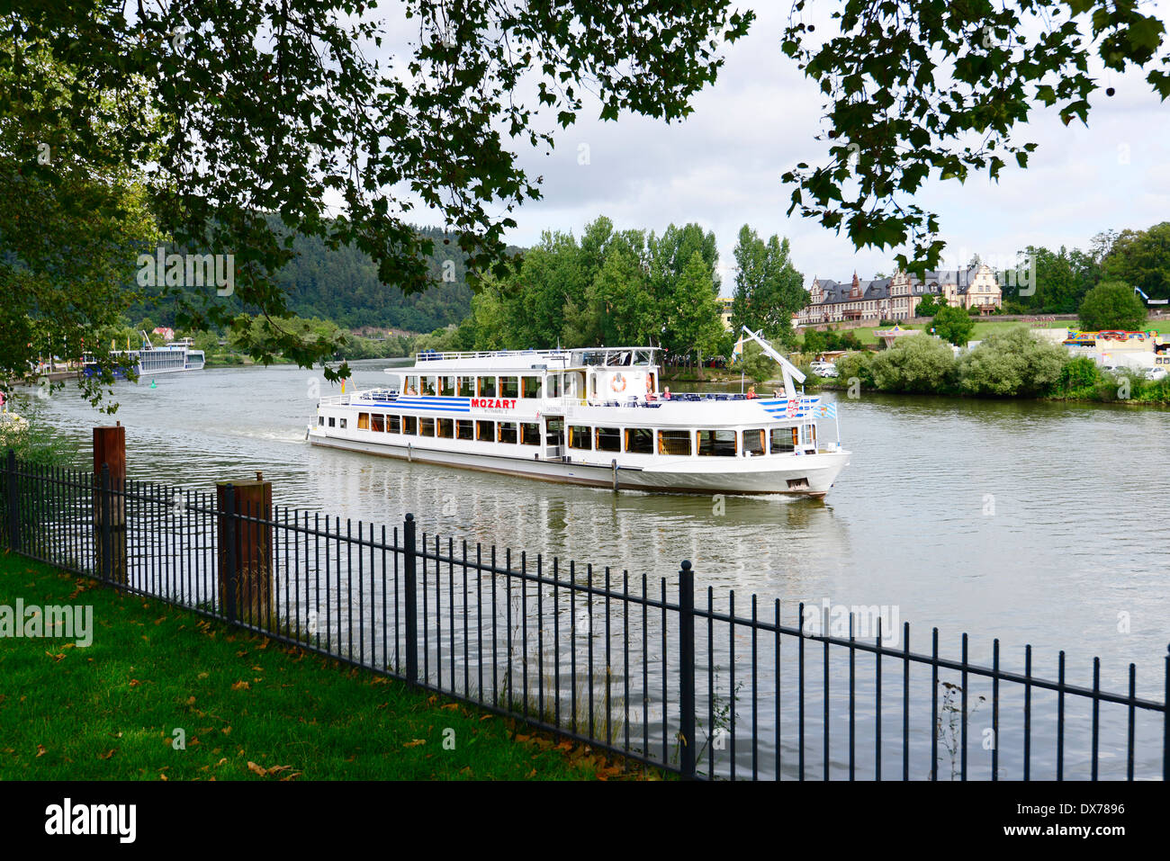 Old time riverboat hi-res stock photography and images - Alamy