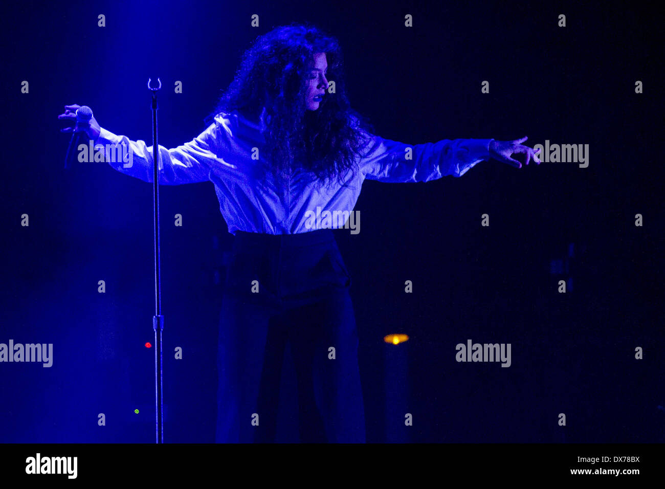 Chicago, Illinois, USA. 18th Mar, 2014. New Zealand singer-songwriter ...