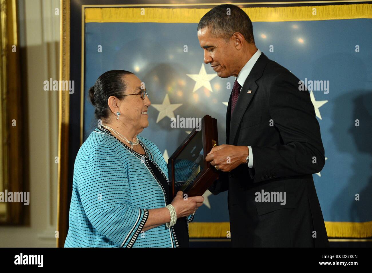 US President Barack Obama presents the Medal of Honor to Dominga Perez ...