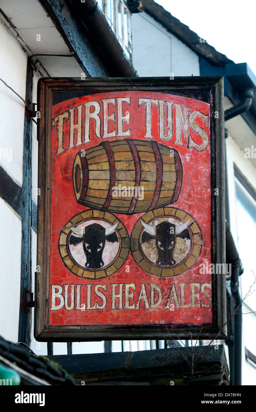 Three Tuns pub sign, Alcester, Warwickshire, England, UK Stock Photo ...