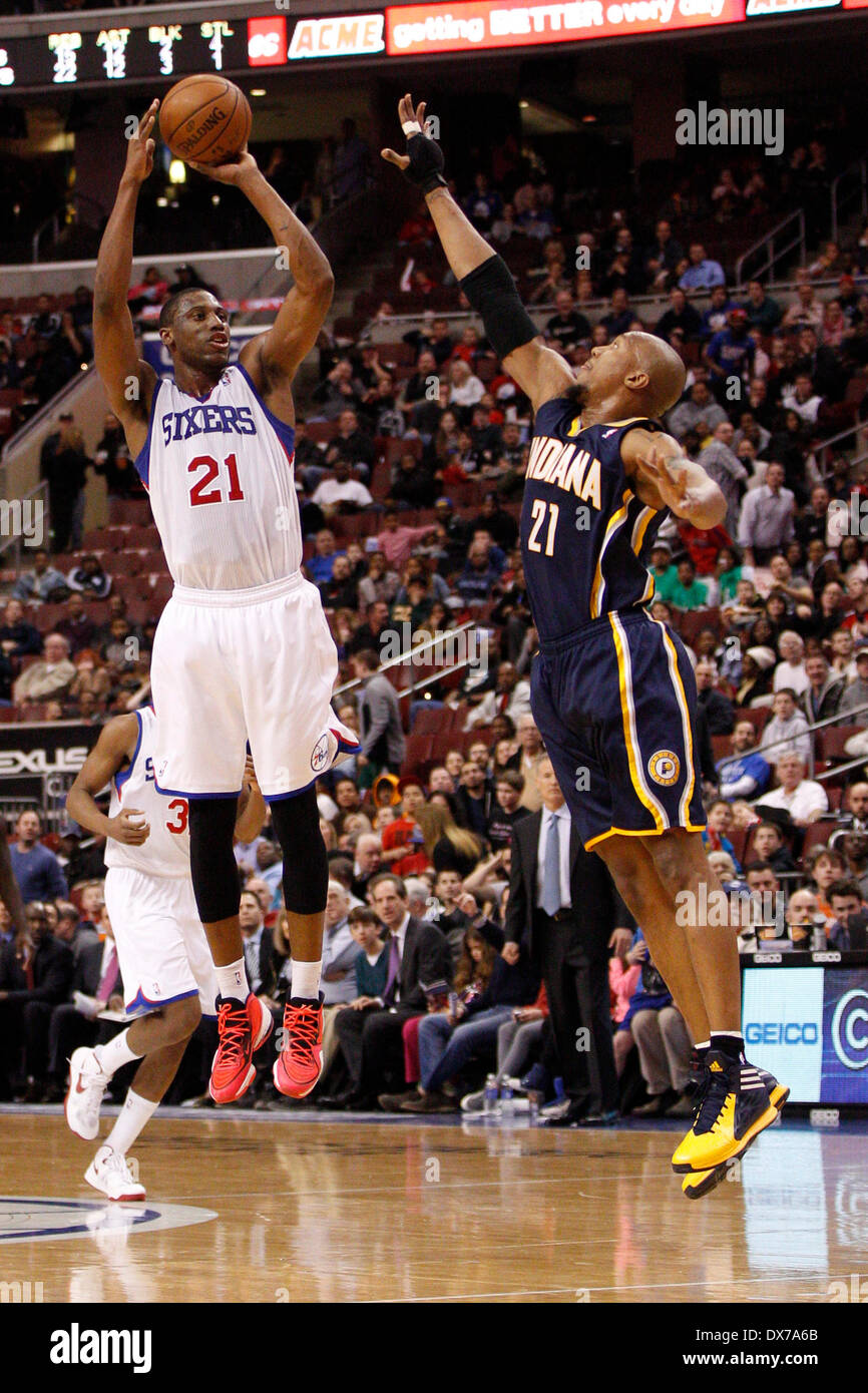 Philadelphia 76ers thaddeus young shoots hi-res stock photography and ...