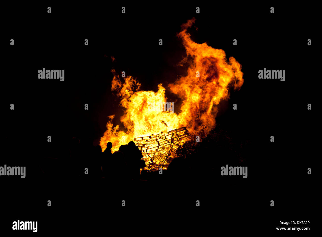 Huge bonfire hi-res stock photography and images - Alamy