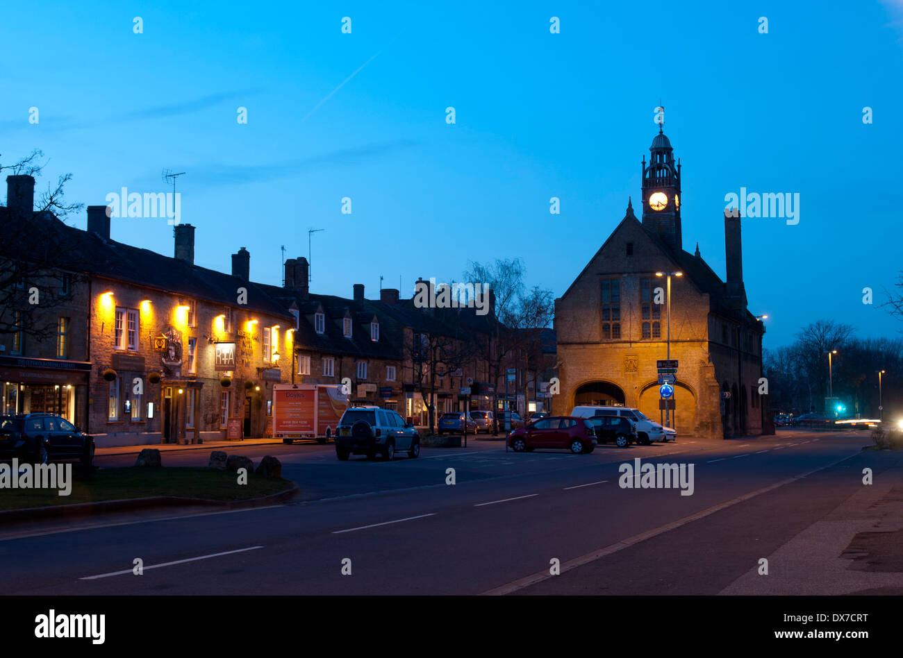 High street moreton in marsh hi-res stock photography and images - Alamy