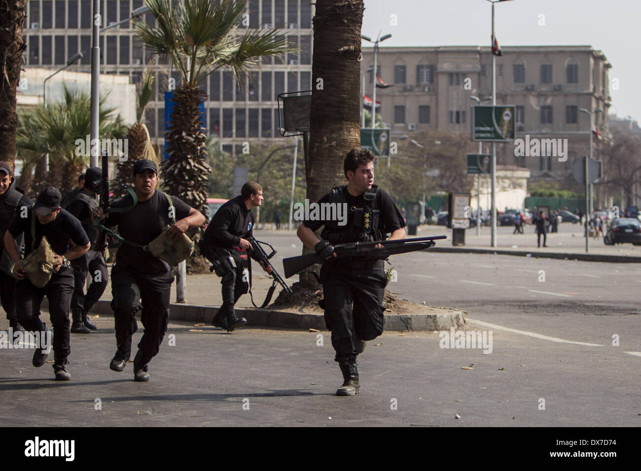 Cairo, Egypt. 19th Mar, 2014. Riot policemen clash with anti-military ...