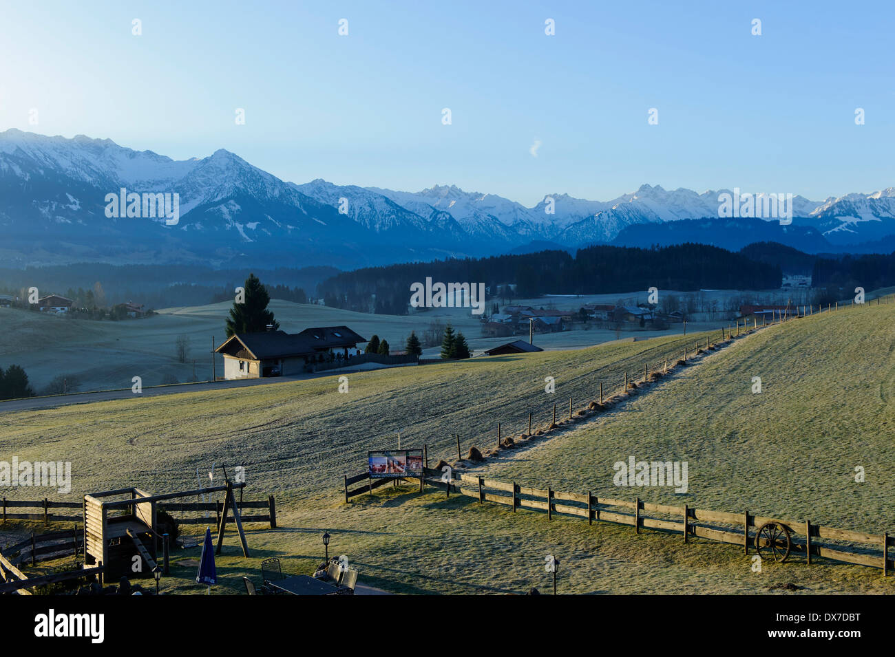Pasture see mountains hi-res stock photography and images - Alamy