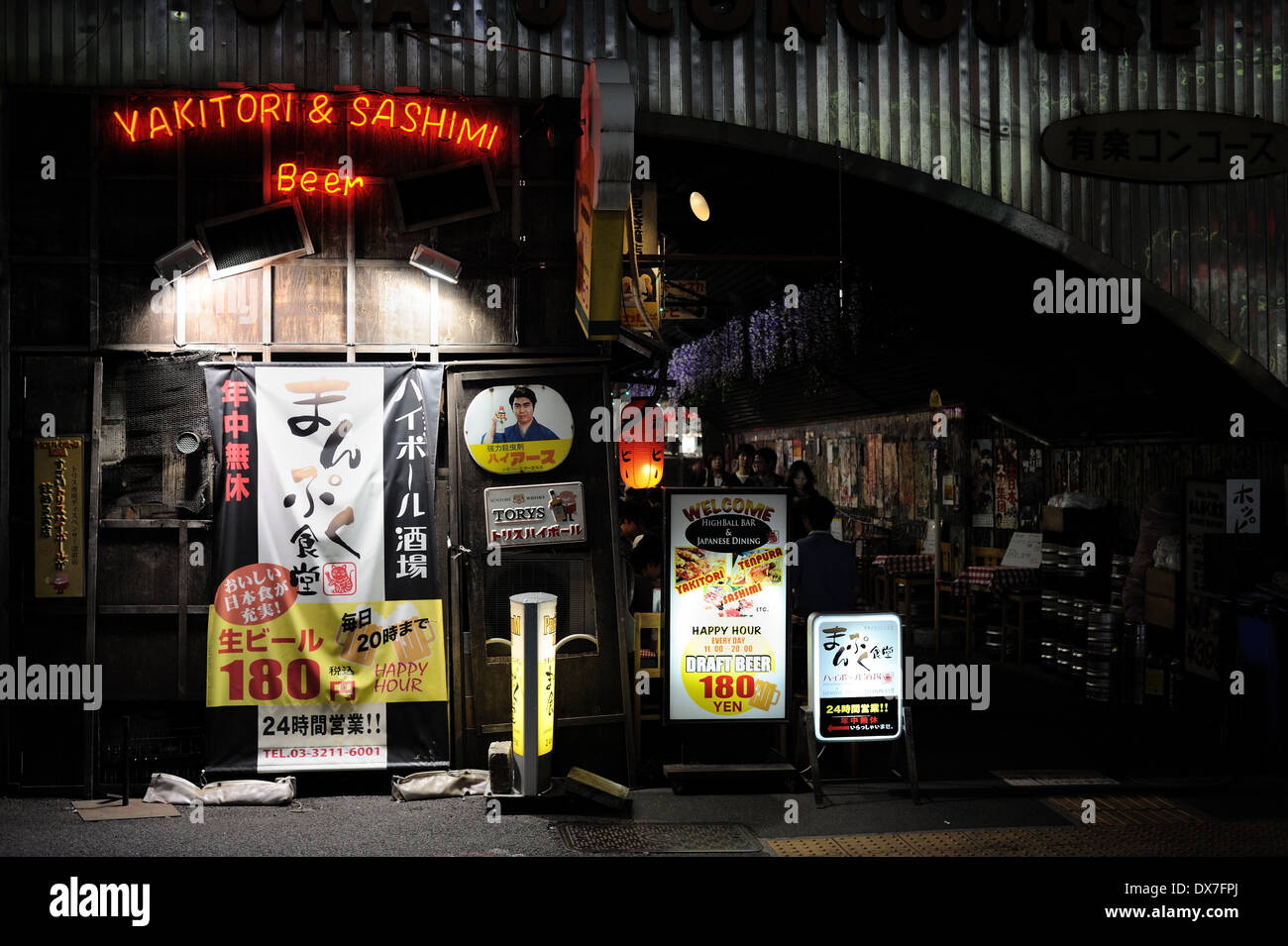 Japanese Restaurant At Night In Yurakucho, Tokyo, Japan Stock Photo - Alamy