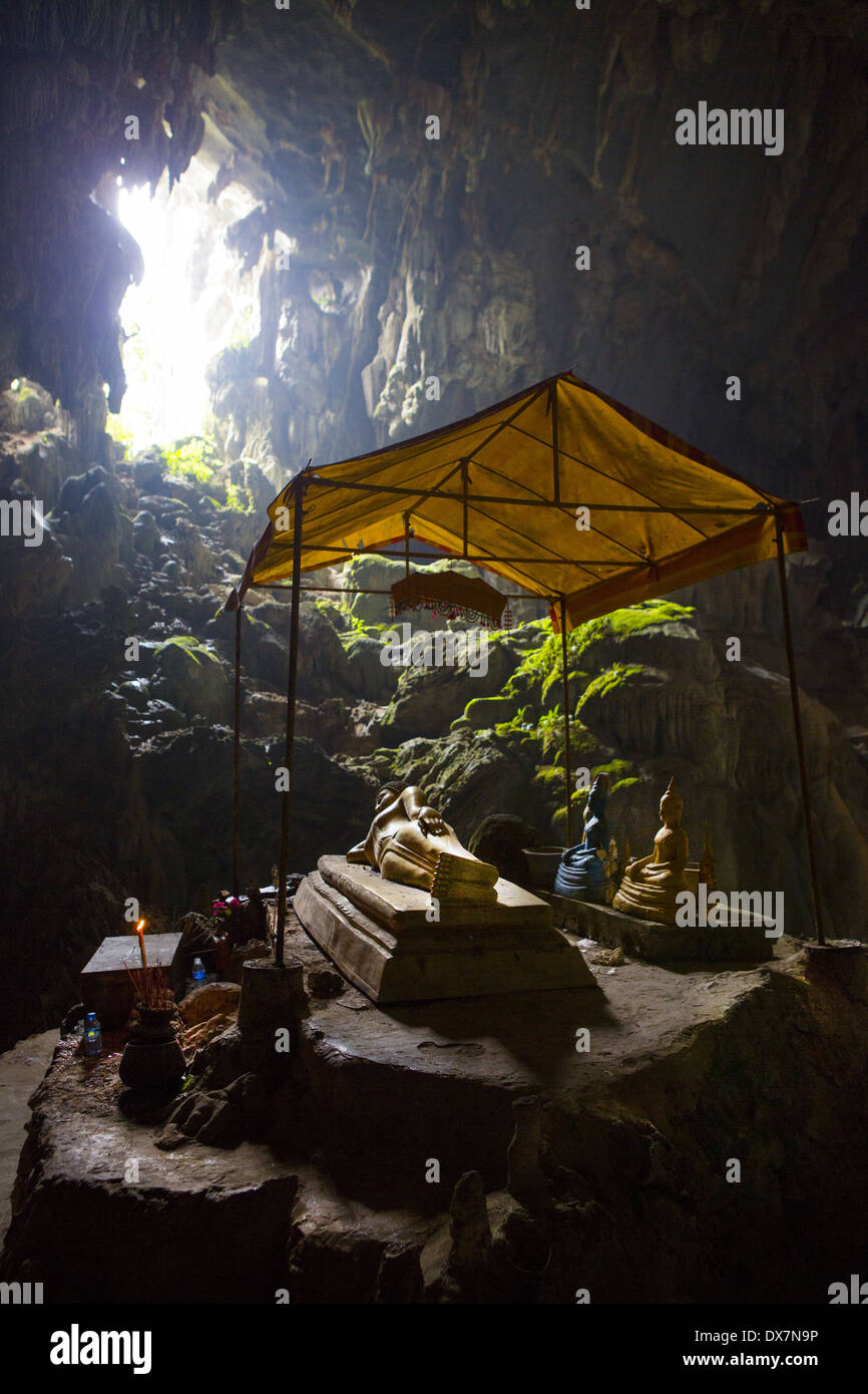 Tham Phu Kham Cave in Vang Vieng, Laos Stock Photo - Alamy