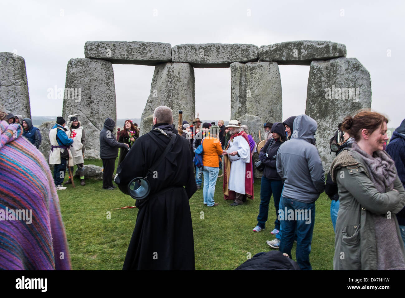 Spring equinox stonehenge hi-res stock photography and images - Alamy