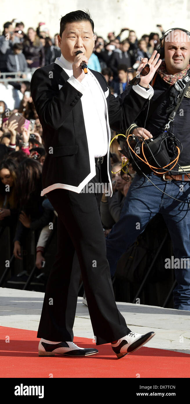 Psy performs his Gangnam Style dance for thousands of fans in front of the Eiffel tower ...