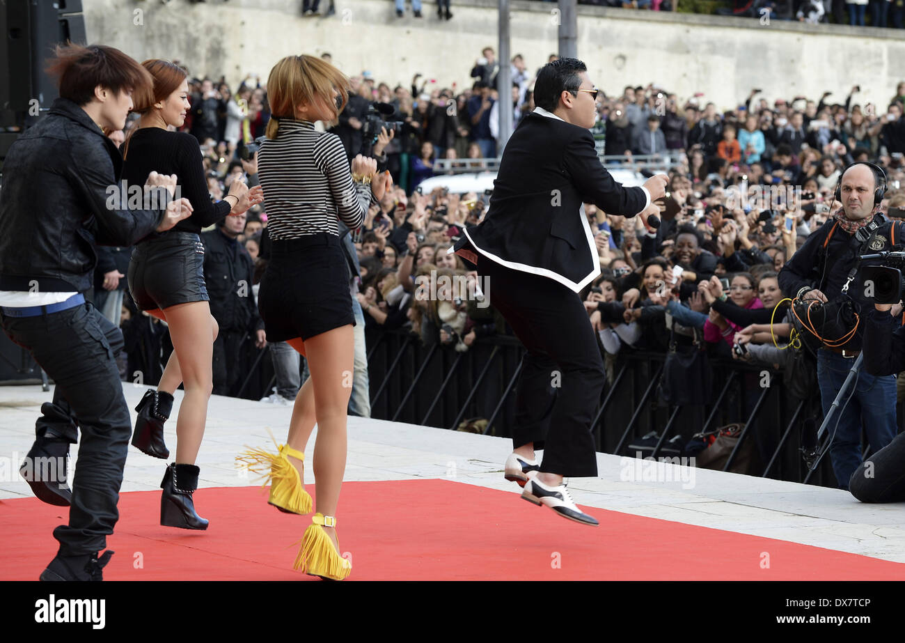 Psy performs his Gangnam Style dance for thousands of fans in front of ...