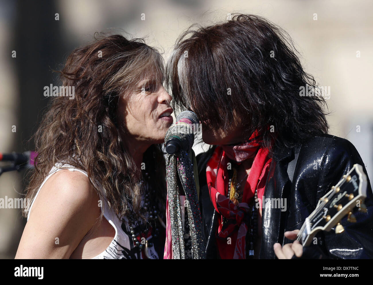 Steven tyler 1970s hi-res stock photography and images - Alamy