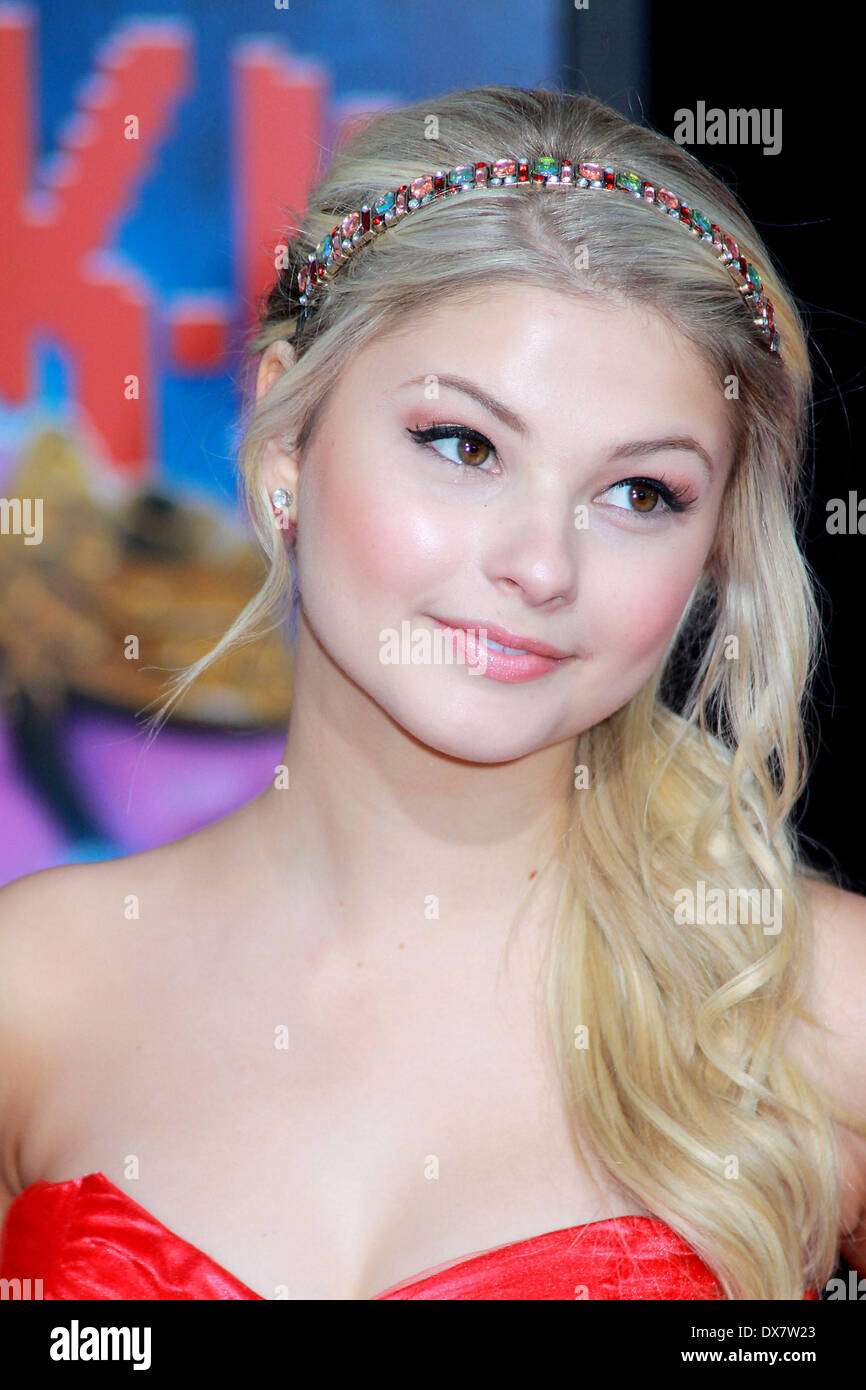 Stephanie Scott at the premiere of 'Wreck-It Ralph' held at El Caputan ...