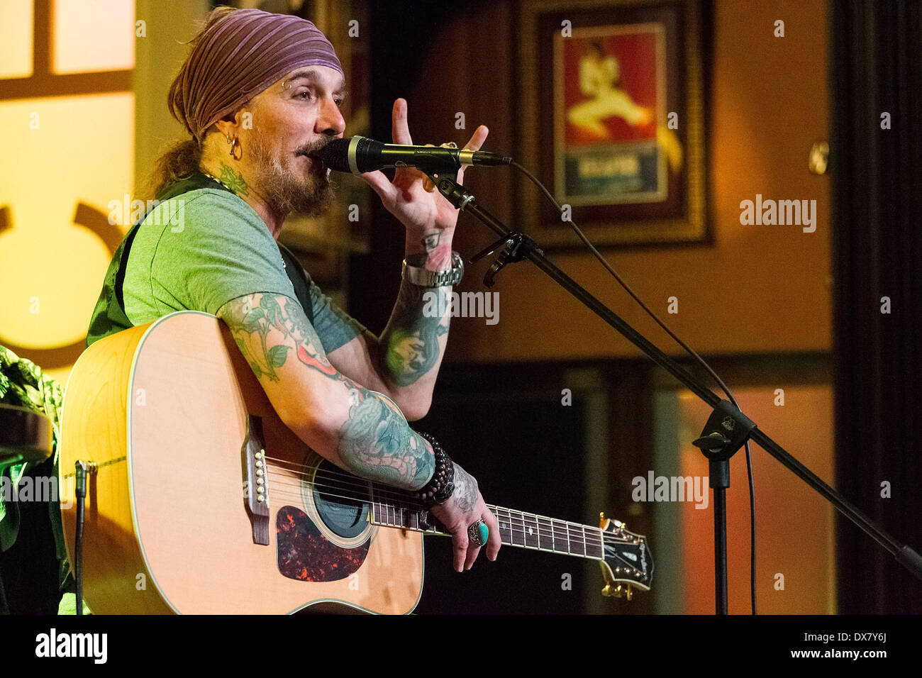 John corabi the scream and motley crue hi-res stock photography and ...