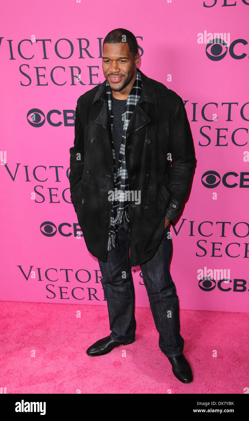 Michael Strahan on the Pink Carpet at the Victoria's Secret Fashion ...