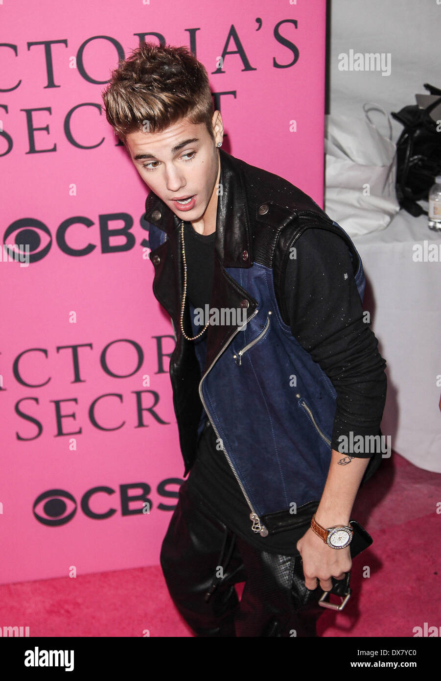 Justin Bieber on the Pink Carpet at the Victoria's Secret Fashion Show ...