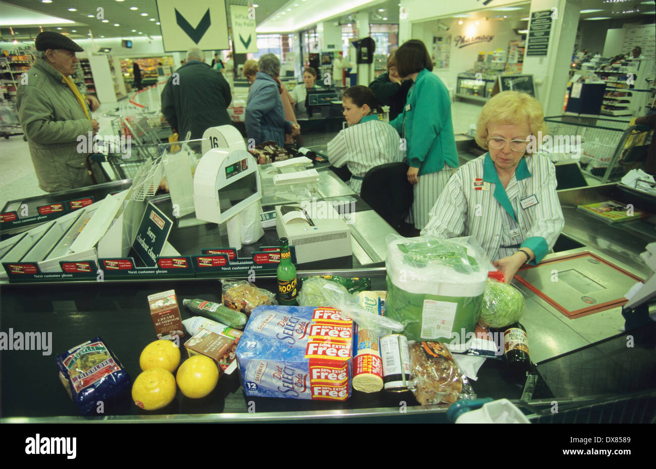 Safeway's hi-res stock photography and images - Alamy