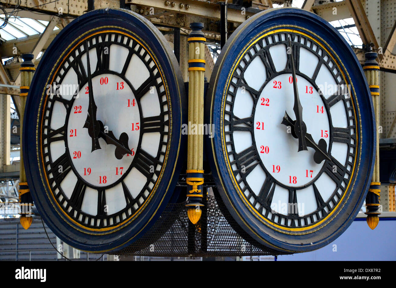 Waterloo Station Clock High Resolution Stock Photography and Images - Alamy