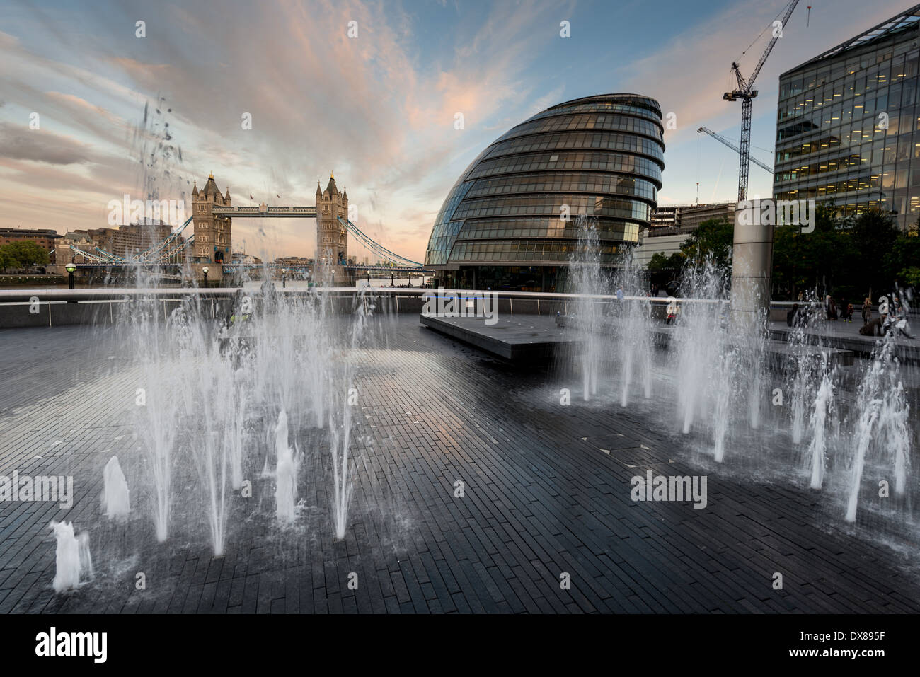 More london fountains hi-res stock photography and images - Alamy