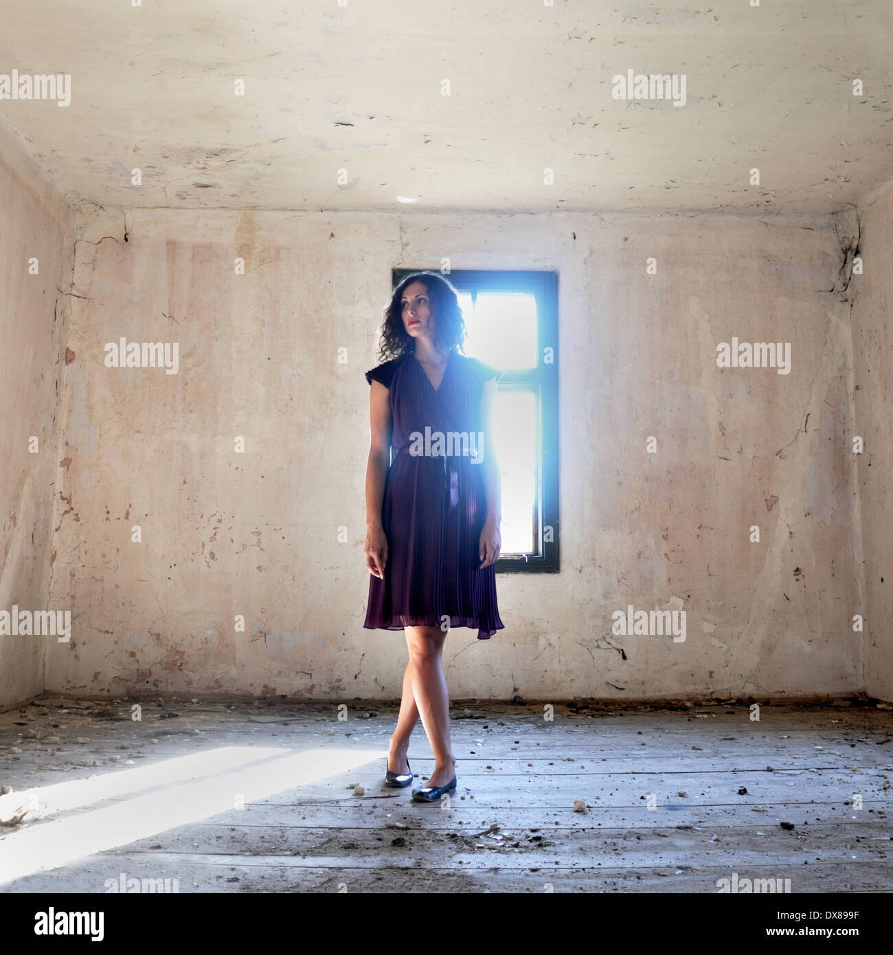 Front view long legs woman hi-res stock photography and images - Alamy