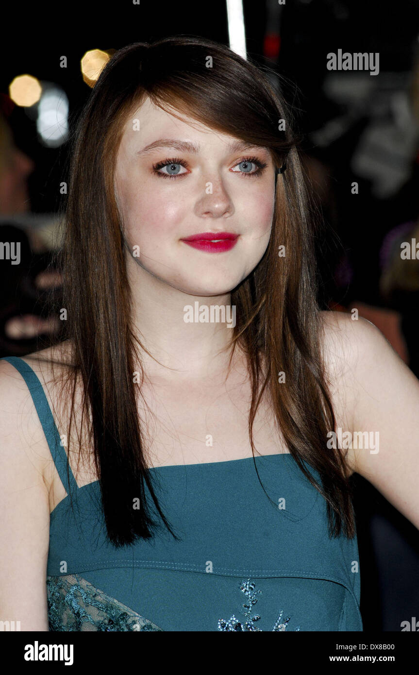 Dakota Fanning The premiere of 'The Twilight Saga: Breaking Dawn - Part ...