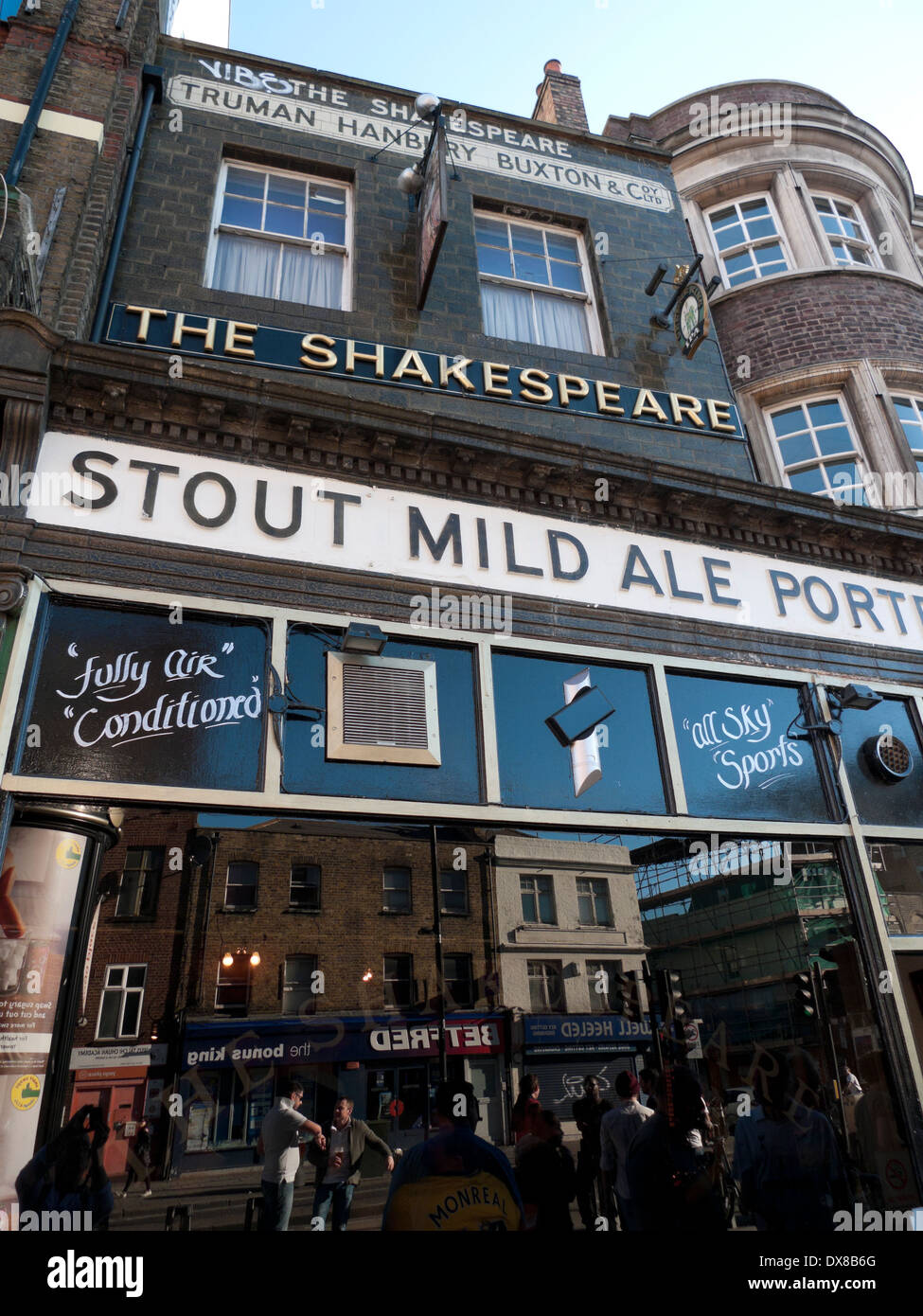 Buxton pubs hi-res stock photography and images - Alamy