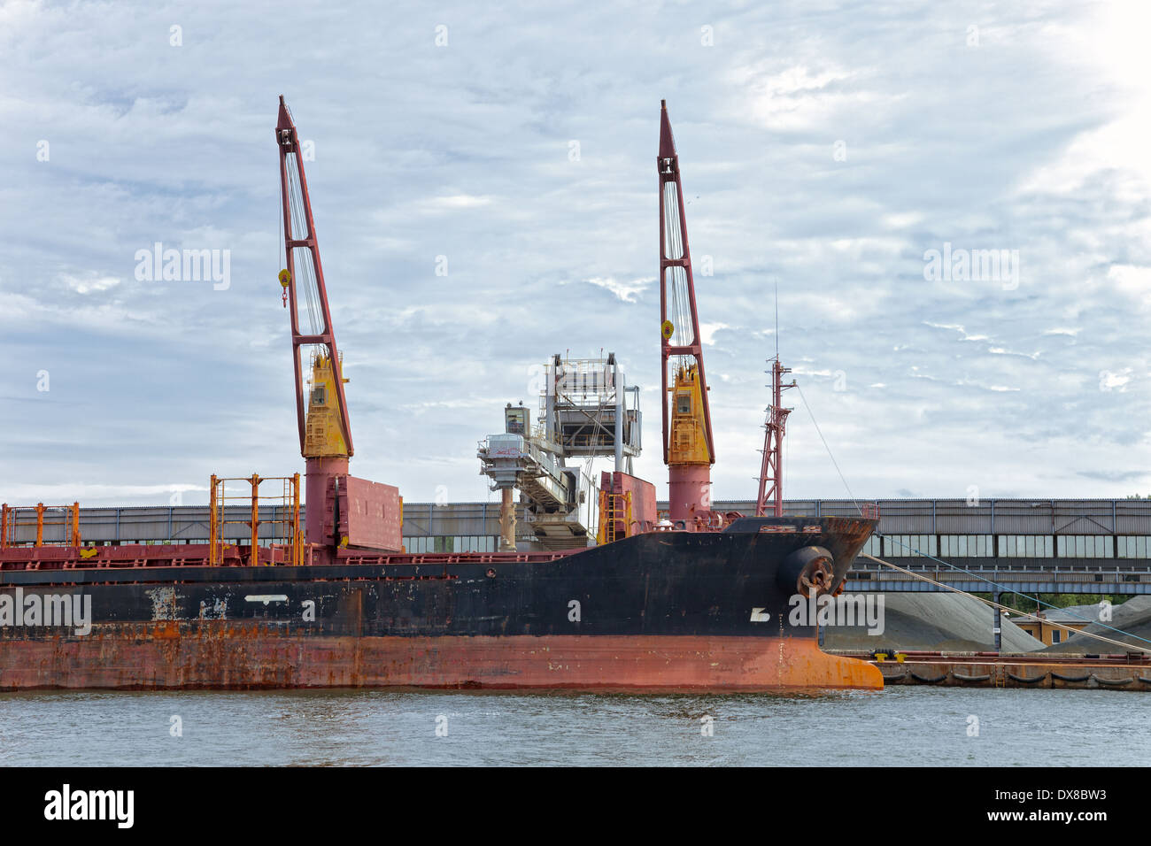 Crane ship hi-res stock photography and images - Alamy