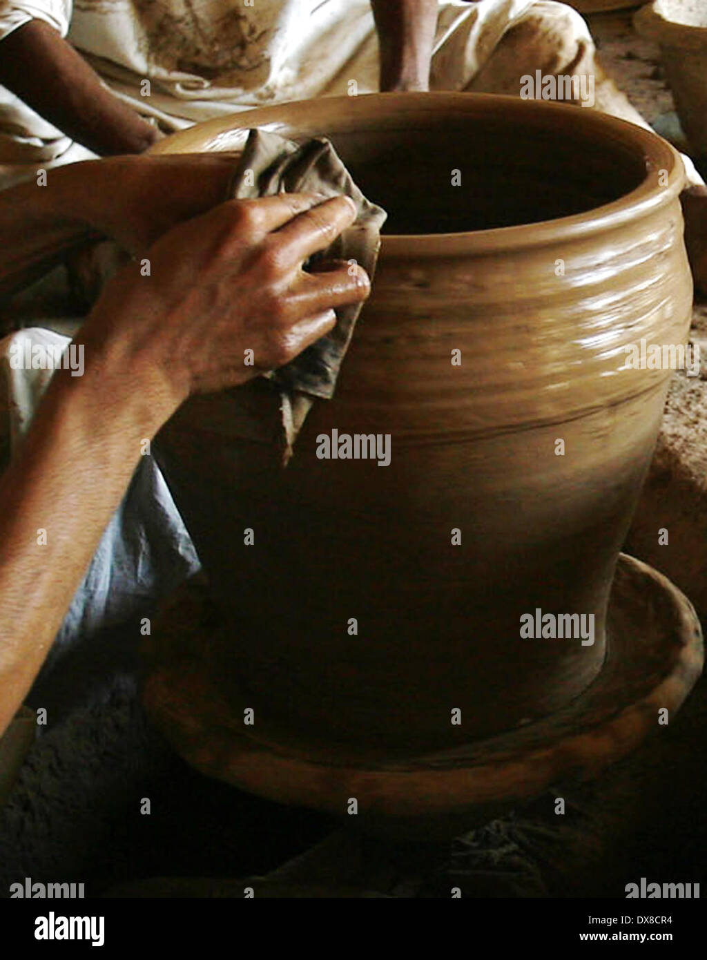 Peshawar, Pakistan. 20th Mar, 2014. A man makes traditional pottery ...