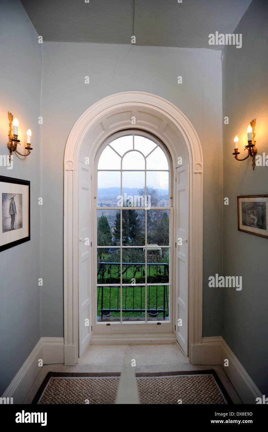 Staircase landing traditional house hi-res stock photography and images ...