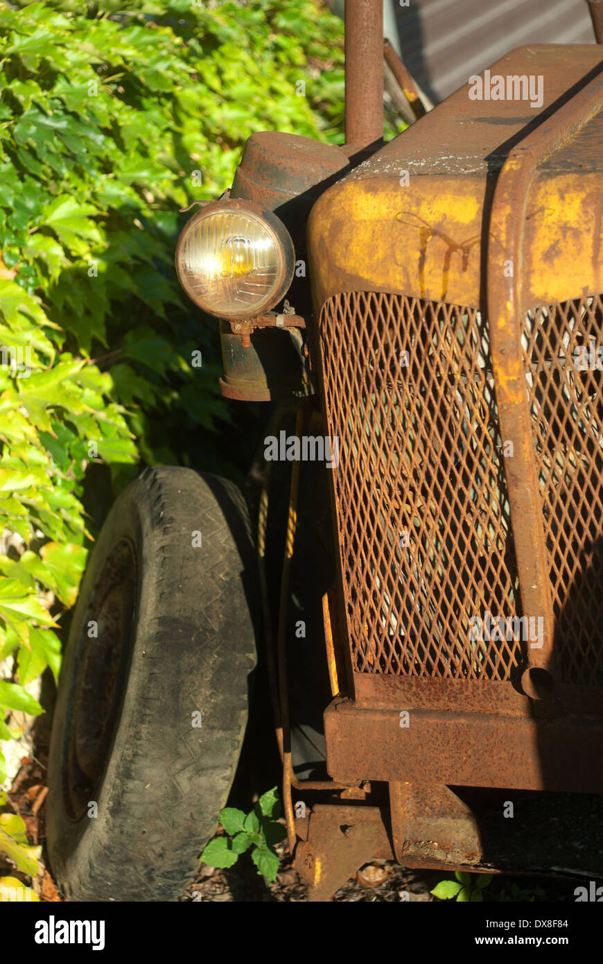 Decaying tractor / rusty farm vehicle, Cazals, France Stock Photo - Alamy