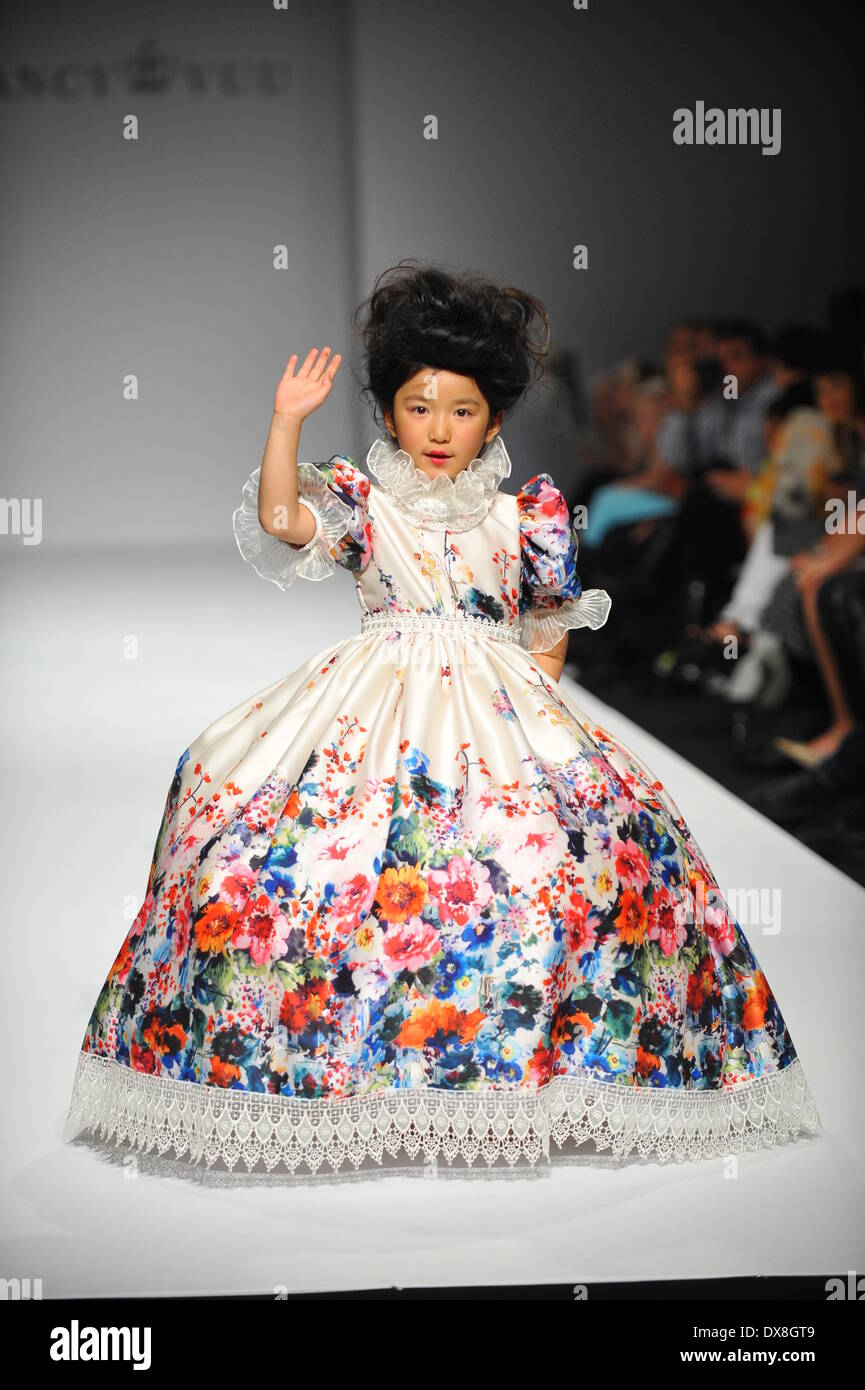 LOS ANGELES, CA - MARCH 10: A child model walks runway at Nancy Vuu ...