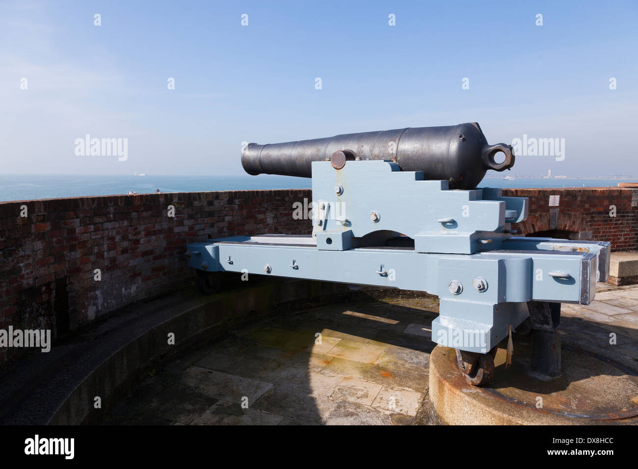 Pivot gun cannon at Southsea Castle Stock Photo - Alamy