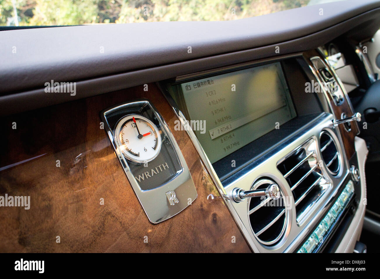 Rolls royce clock hi-res stock photography and images - Alamy