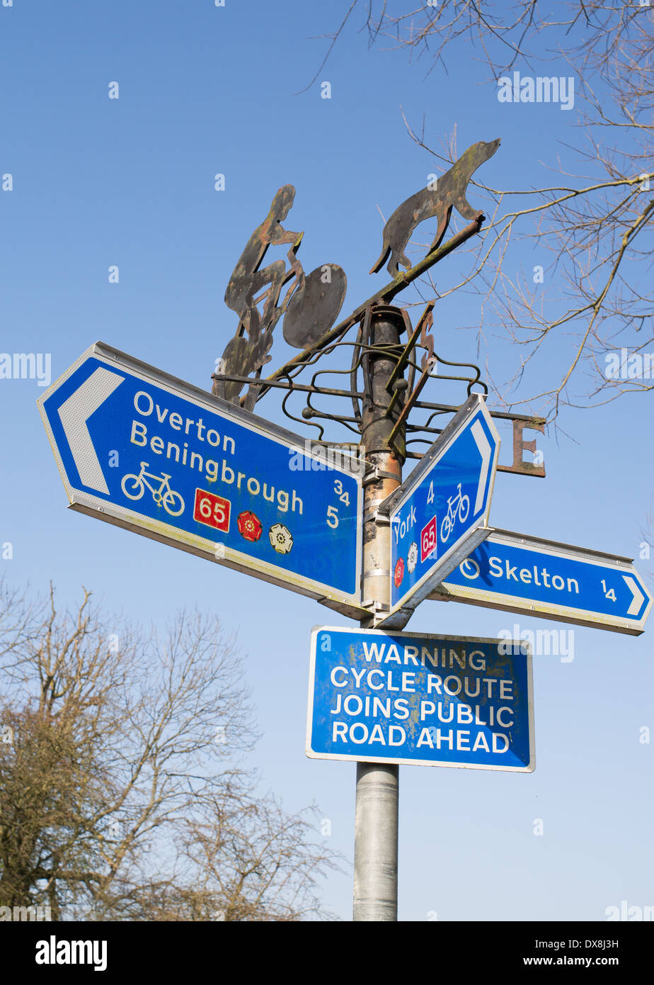 National cycle route signs hi-res stock photography and images - Alamy