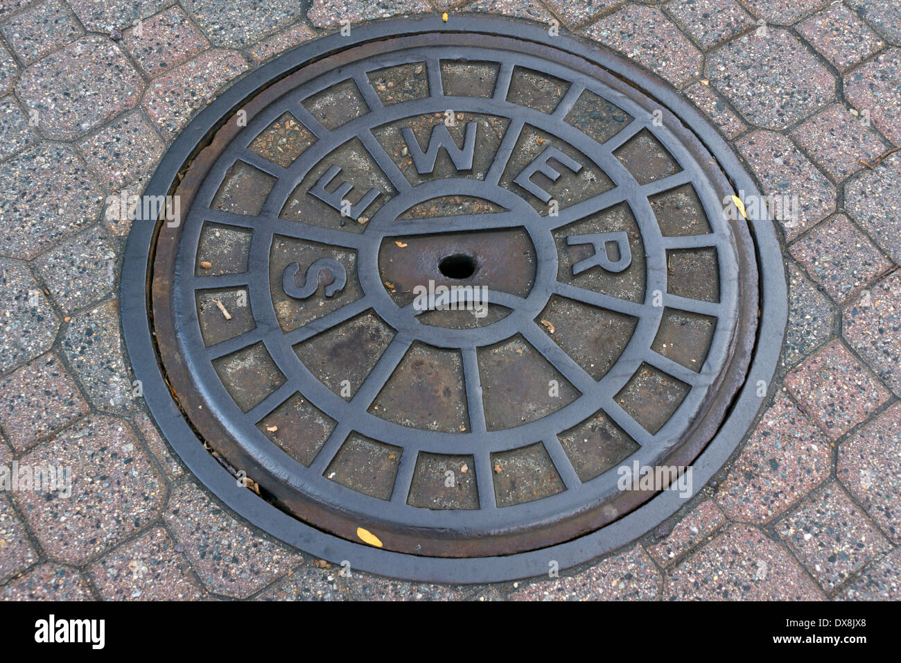 Round sewer cover hi-res stock photography and images - Alamy