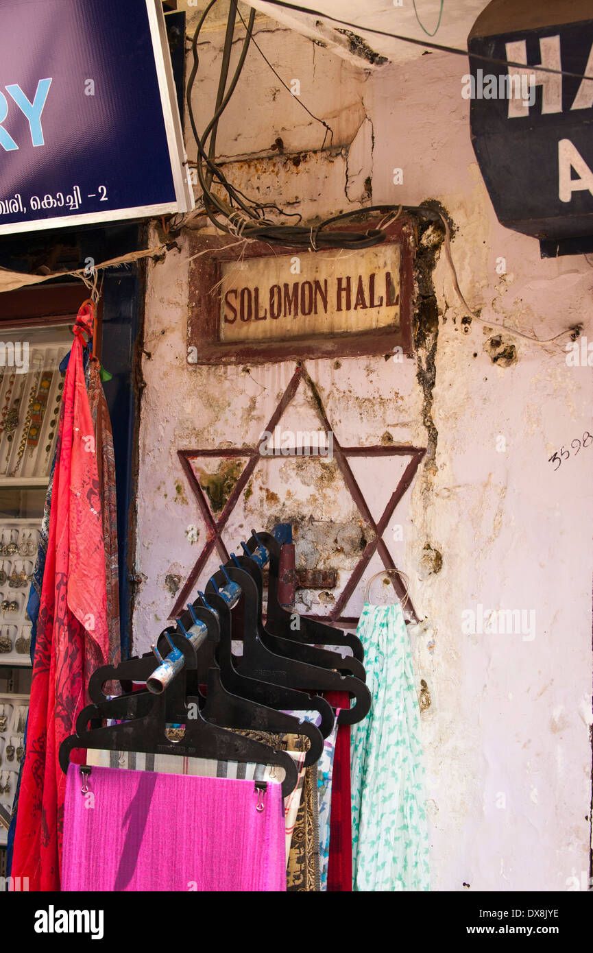 Street scene jew town mattancherry hi-res stock photography and images ...