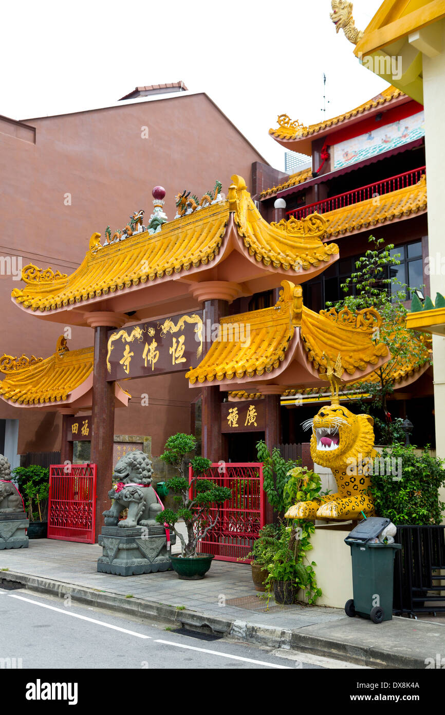 Tokong Buddha Leong San Temple in Singapore Stock Photo - Alamy