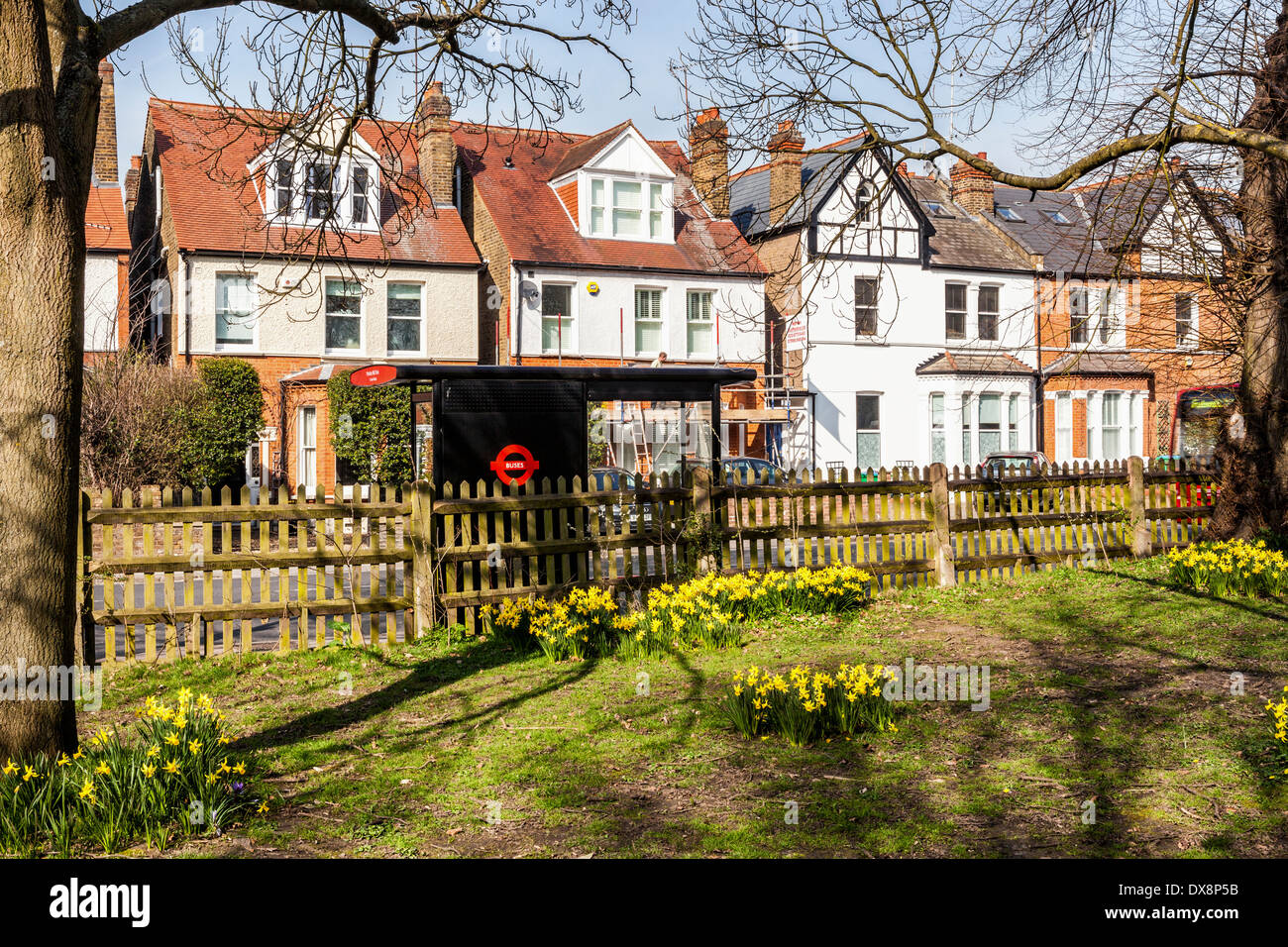 Traditional english houses hi-res stock photography and images - Alamy