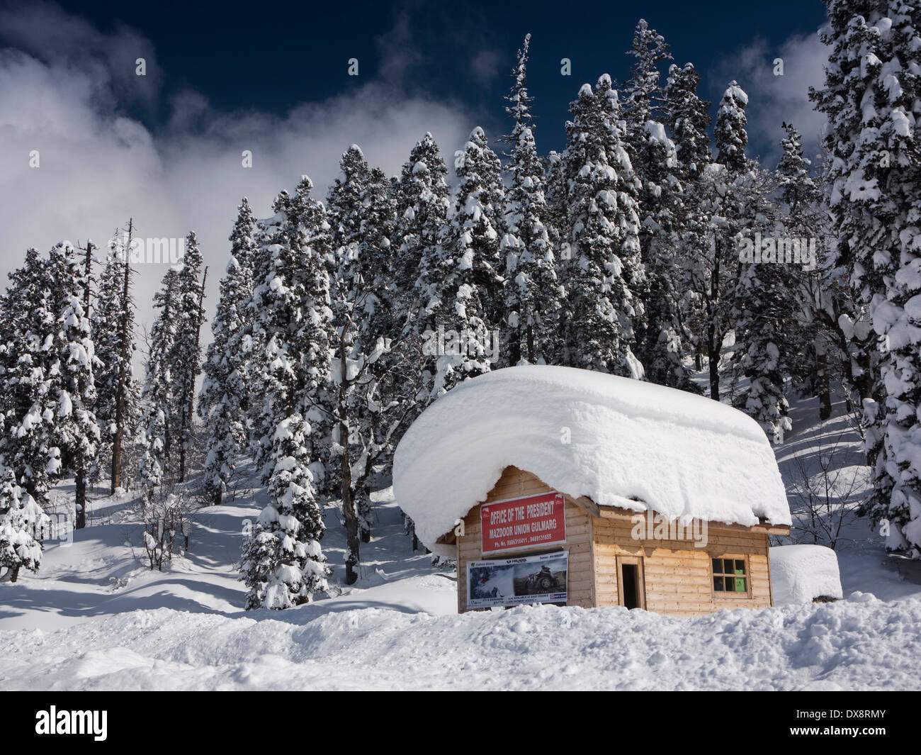 Gulmarg snow hi-res stock photography and images - Alamy