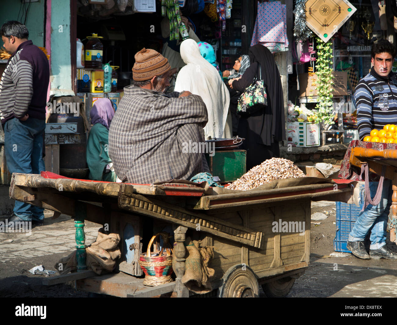 India, Kashmir, Srinagar, bazaar, man wearing Pheran, traditional ...