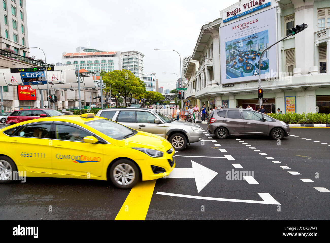 Street crossing singapore hi-res stock photography and images - Alamy