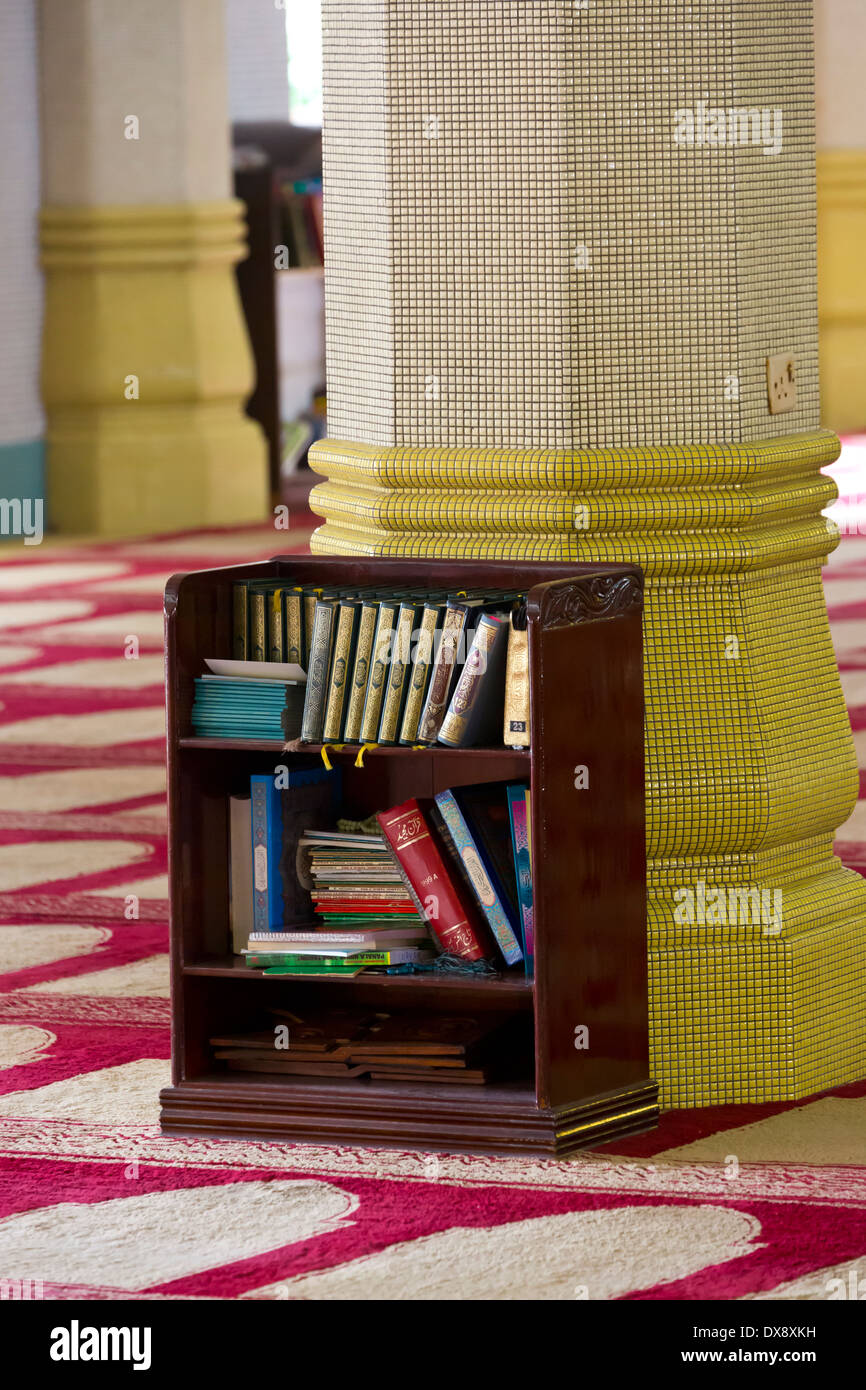 Mosque shelf hi-res stock photography and images - Alamy