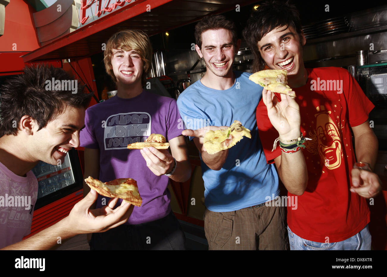 Group teens eating pizza hi-res stock photography and images - Alamy