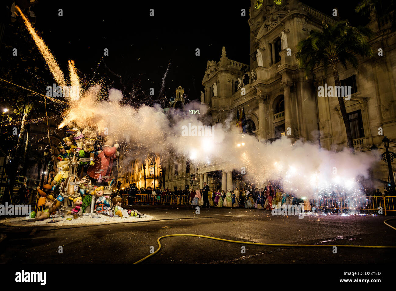 Valencia, Spain. March 19th, 2014: A fire crackers chain explodes to ...