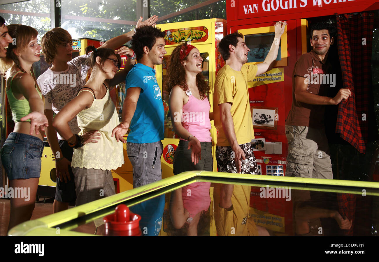 Teenagers waiting in line hi-res stock photography and images - Alamy