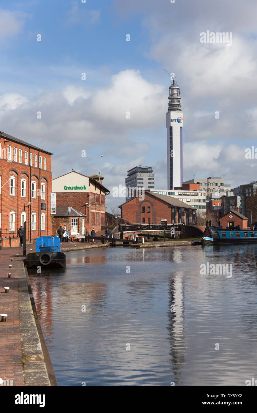 Cambrian wharf in the Birmingham and Fazeley Canal, Birmingham, Enghamd ...