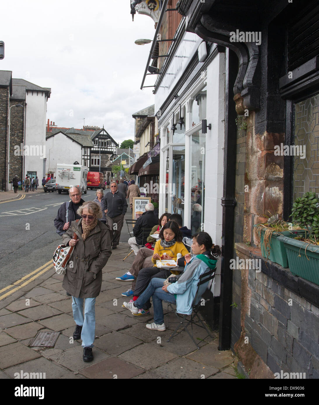 Chinese tables hi-res stock photography and images - Alamy